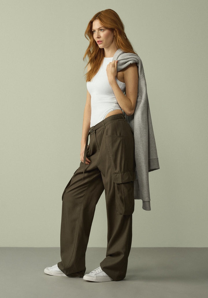 Centimeters to Feet Conversion Guide (With Charts + Formula) – American ...